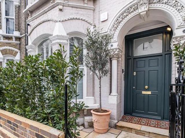3 Bedroom Flat For Sale In London