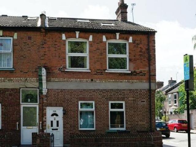3 Bedroom Flat For Sale In London
