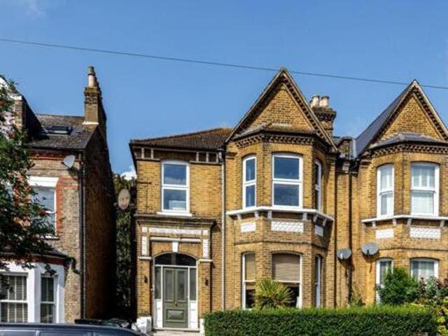 3 Bedroom Flat For Sale In London, Bromley