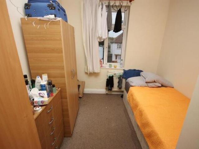 3 bedroom flat for sale in Long Drive, East Acton, London, W3 7PL, W3