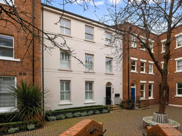 3 bedroom flat for sale in Lower Bridge Street, Chester, CH1