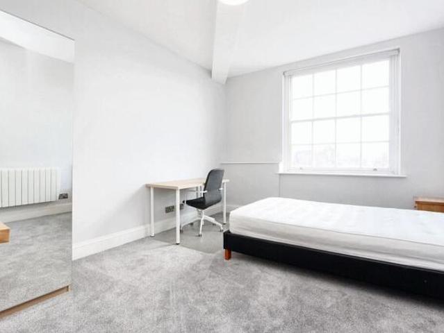3 bedroom flat for sale in Magdalen Street, Exeter, EX2