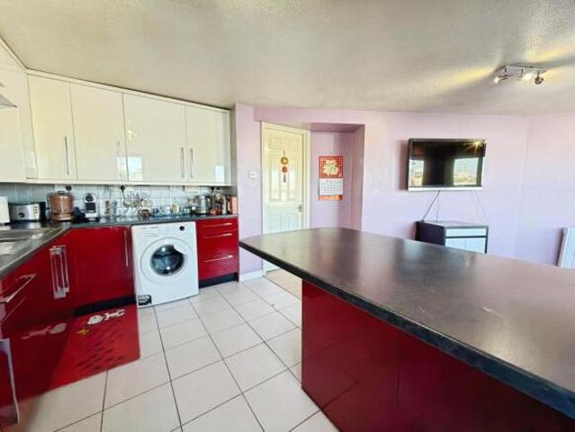 3 bedroom flat for sale in Mavisbank Gardens, Glasgow, G51