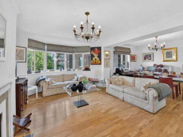 3 bedroom flat for sale in Melton Court, Onslow Crescent SW7