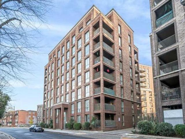 3 Bedroom Flat For Sale In Middlesex