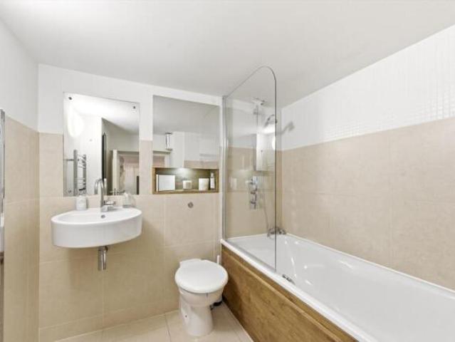 2 bedroom flat for sale in Mountford Mansions, London SW11