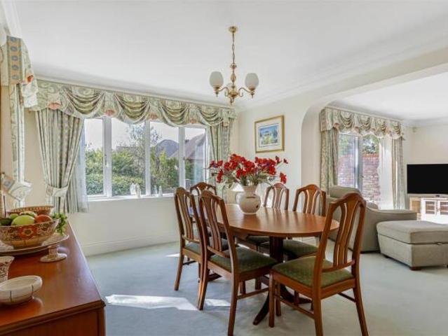 3 bedroom flat for sale in Nairn Road, Canford Cliffs, BH13