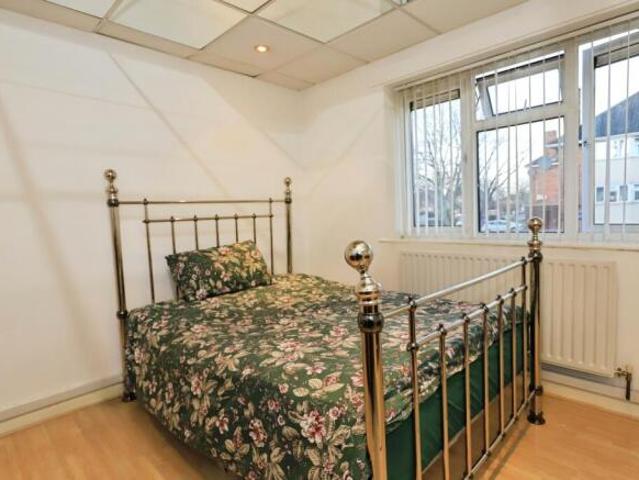 3 bedroom flat for sale in Needwood Drive, Wolverhampton, West Midlands, WV4