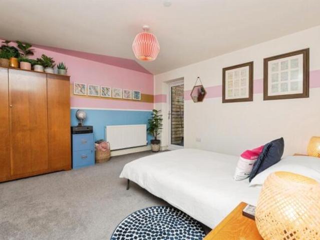 3 bedroom flat for sale in Netham Road, Bristol, BS5