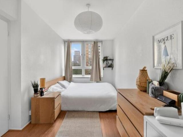 3 bedroom flat for sale in Newland Court, Old Street, EC1V