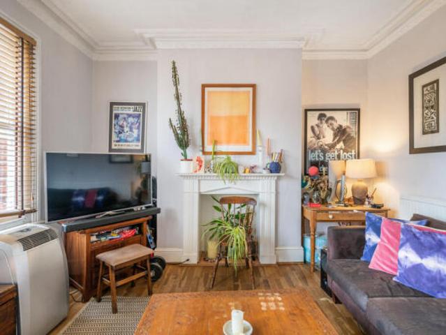 3 bedroom flat for sale in North Street, London, SW4