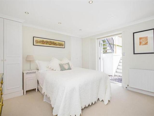 3 bedroom flat for sale in Oberstein Road, SW11