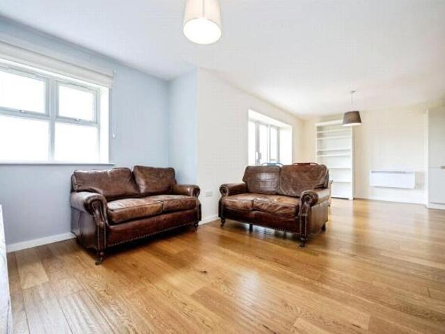 3 bedroom flat for sale in Palgrave Road, Bedford, Bedfordshire, MK42