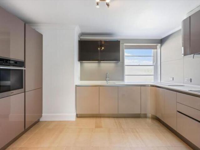 3 bedroom flat for sale in Parabola House, Parabola Road, Cheltenham, Gloucestershire, GL50