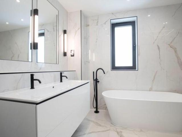 3 bedroom flat for sale in Parabola Road, Cheltenham, Gloucestershire GL50