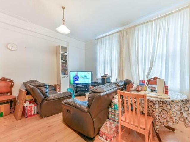 3 bedroom flat for sale in Park Parade, Harlesden, London, NW10