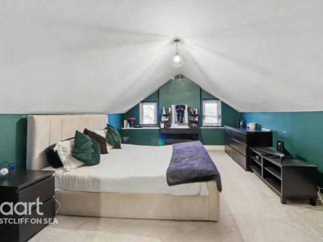 3 bedroom flat for sale in Park Street, WESTCLIFF ON SEA, SS0