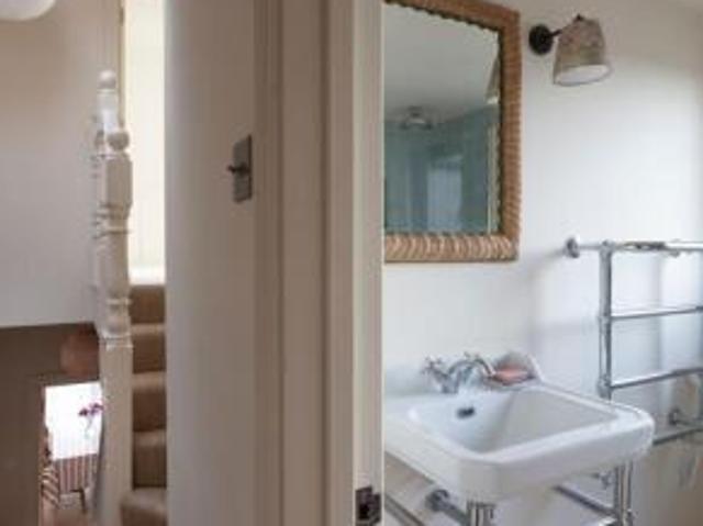 3 bedroom flat for sale in Pembroke Road, Walthamstow, London, E17
