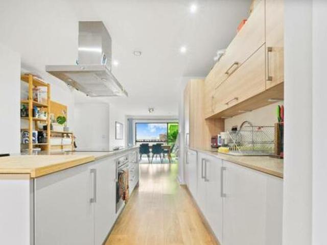 3 Bedroom Flat For Sale In Poplar, London