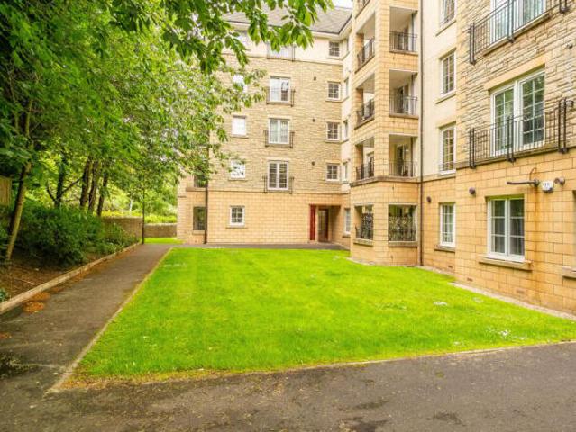 3 bedroom flat for sale in Powderhall Brae, Edinburgh, EH7