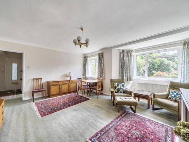 3 bedroom flat for sale in Queens Court, Queens Road, TW10