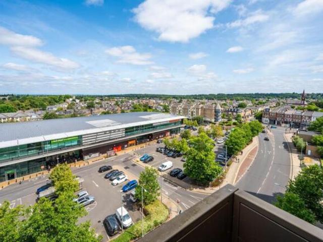 3 bedroom flat for sale in Queenshurst Square, Kingston, Upon Thames, KT2
