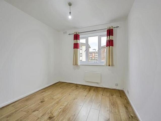 3 bedroom flat for sale in Regency Court, Bradford, BD8