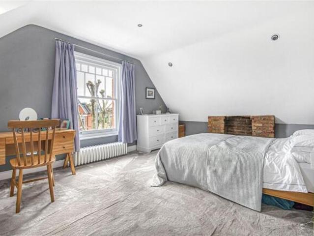3 bedroom flat for sale in Ridge Road, London, N8