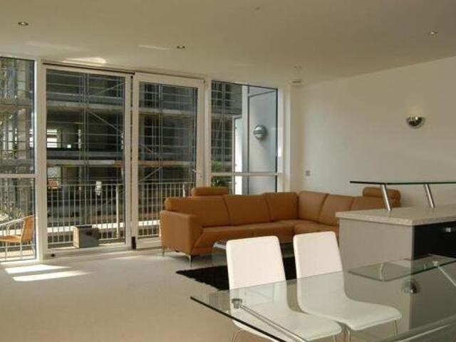 3 Bedroom Flat For Sale In Royal Docks, London