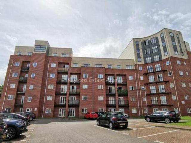 3 Bedroom Flat For Sale In Salford, Greater Manchester