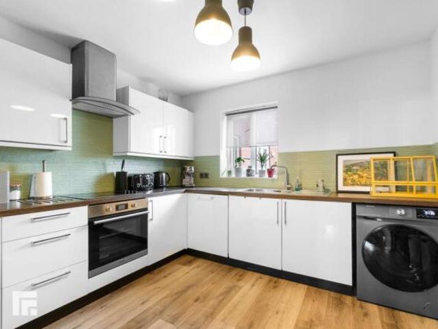 3 bedroom flat for sale in Seager Drive, Cardiff, CF11