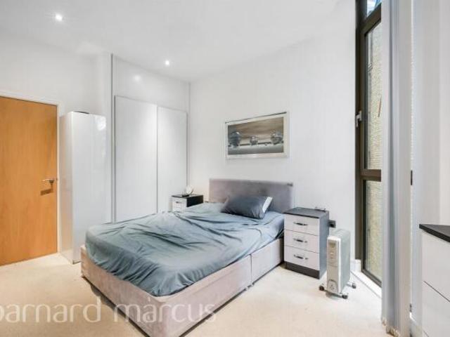 3 bedroom flat for sale in Seager Place, London, SE8