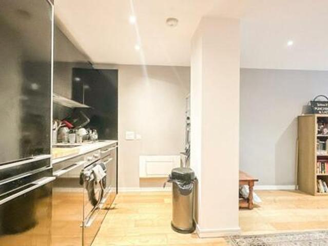 3 Bedroom Flat For Sale In Skypark Road, Bristol