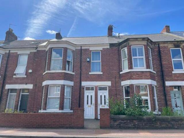 3 bedroom flat for sale in Simonside Terrace, Heaton, Newcastle Upon Tyne, NE6