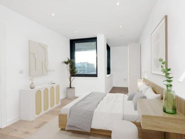 3 bedroom flat for sale in Silbury Boulevard, Technology House, MK9