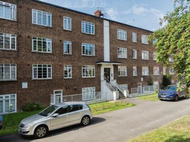 3 Bedroom Flat For Sale In South Croydon