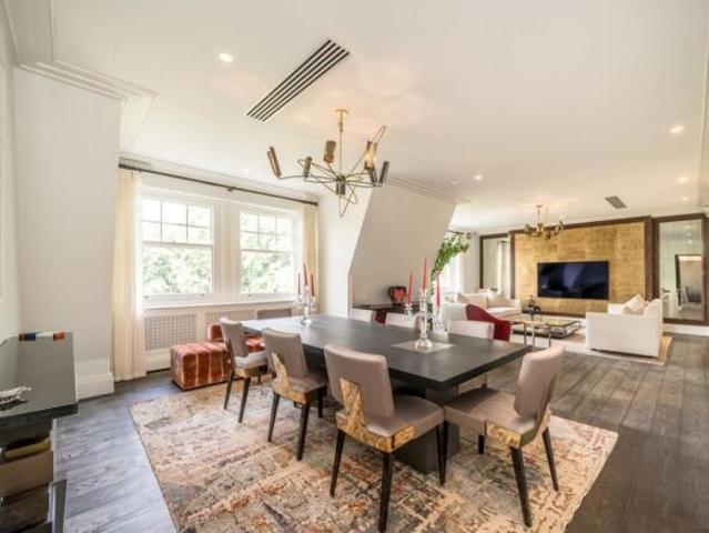 3 bedroom flat for sale in South Street, Mayfair, W1K