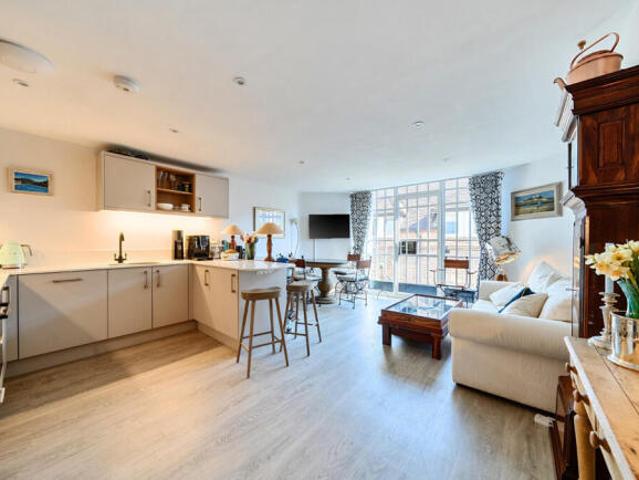 3 bedroom flat for sale in Southgate Street, Winchester, Hampshire, SO23