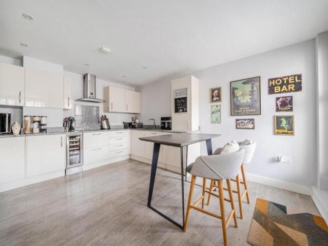 3 bedroom flat for sale in Southgate Street, Winchester, SO23