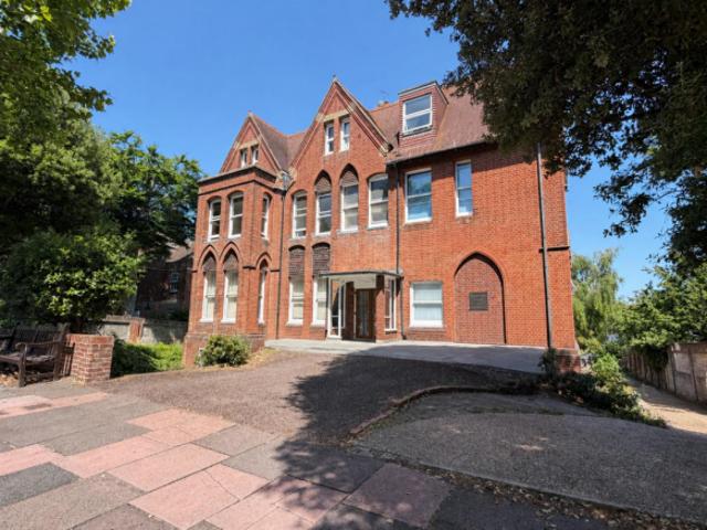 3 bedroom flat for sale in St. Johns Road, Eastbourne, BN20 7NB, BN20