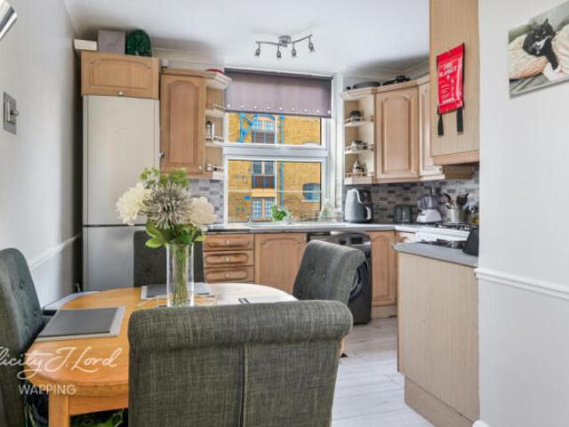 3 bedroom flat for sale in St Katharines Way, Wapping, E1W