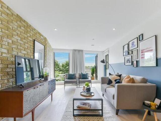 3 Bedroom Flat For Sale In Station Road