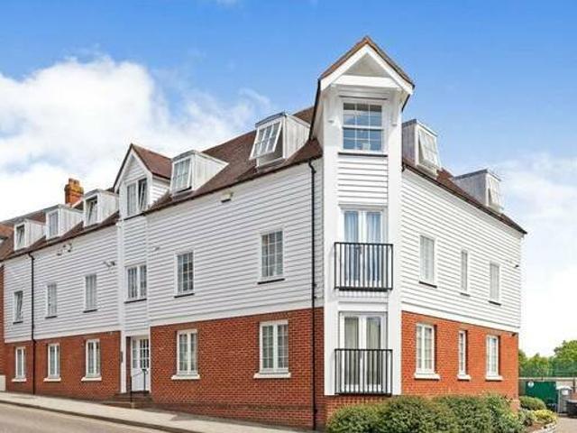 3 bedroom flat for sale in Station Road West Canterbury CT2