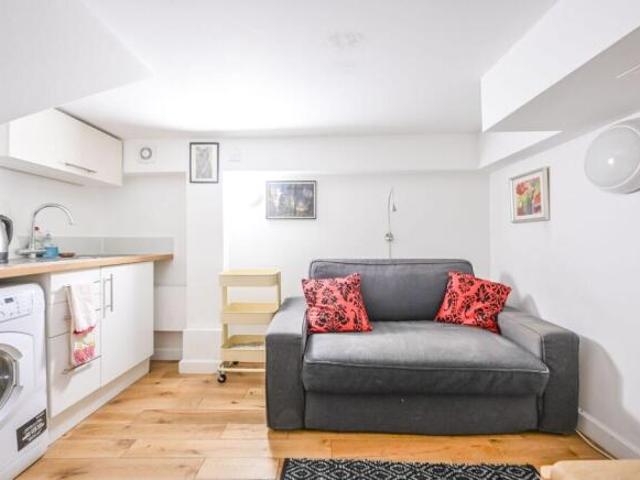 3 bedroom flat for sale in Stepney Causeway, Limehouse, London, E1