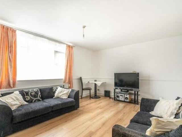 3 Bedroom Flat For Sale In Stratford, London