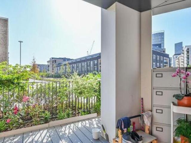 3 Bedroom Flat For Sale In Stratford, London