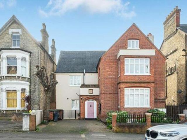 3 Bedroom Flat For Sale In Streatham Common, London