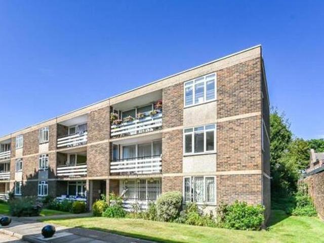 3 Bedroom Flat For Sale In Streatham, London