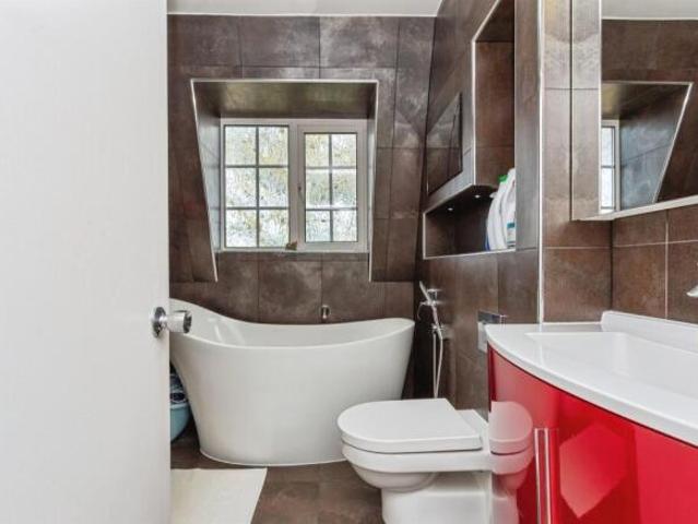 3 bedroom flat for sale in Sudbury Hill, Harrow, HA1