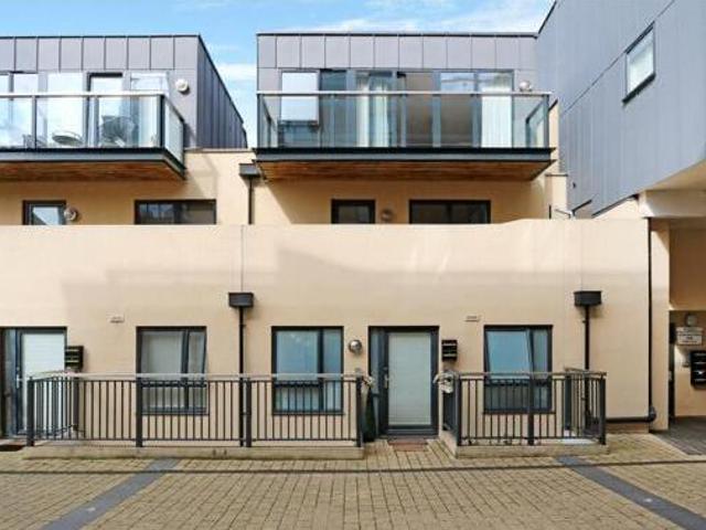 3 Bedroom Flat For Sale In Surbiton